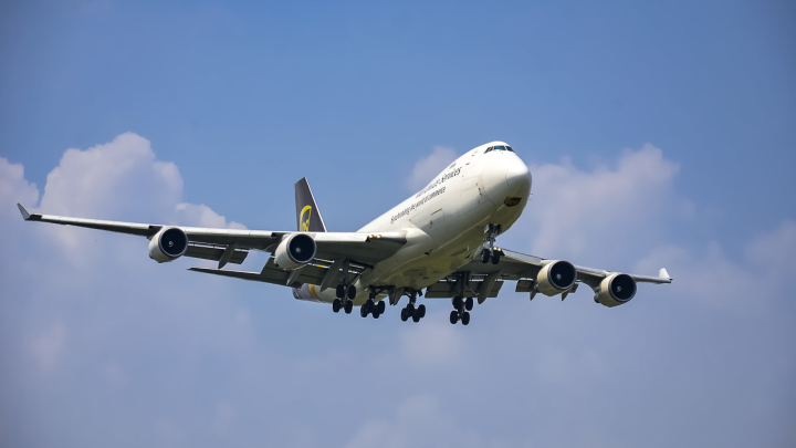 民航局对纽约飞上海的东航MU588航班实施熔断措施