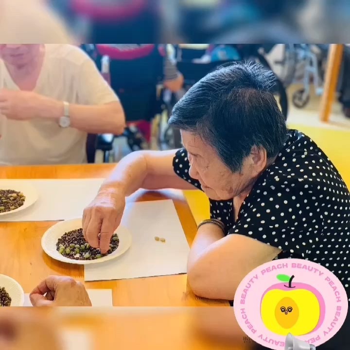 嘉礼堂拍客秀挑豆子乌镇镇浮澜桥村