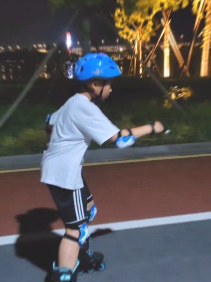 多彩暑假随手拍暑假运动小达人,绍兴市成章小学307何雨泽
