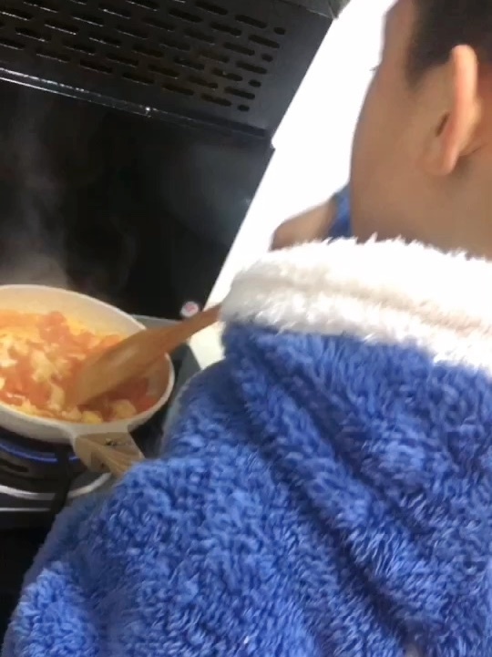 寒假随手拍第二季东阳市外国语小学一(7)班小朋友会做饭啦