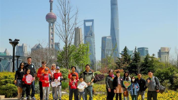 Foreign families explore beauty of Shanghai on CNS Family Day tour
