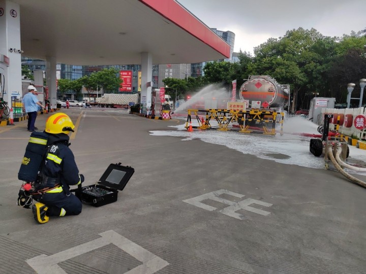 加油站突发油罐车泄漏事故，怎么办？
