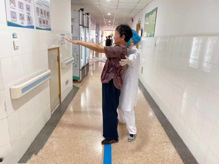 健康小站丨跟着视频学养生，六旬阿姨竟把自己 拍”进了医院