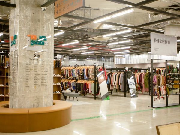 月均客流量超10万人次！上海这家二手奢侈品寄卖店为何这么火？