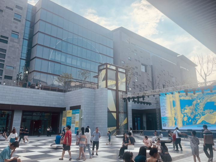 “怎么逛都不过瘾”，超火的之江文化中心，迎来开馆后首个周末