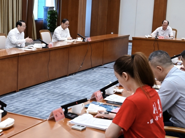 易炼红主持召开省政协重点提案办理会议并讲话