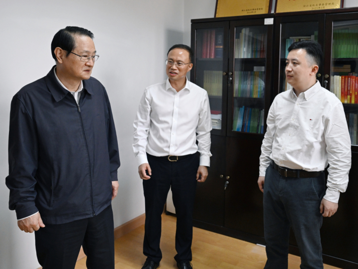 易炼红调研省机关事务局:推动机关事务工作高质量发展 在勇当先行者谱写新篇章中提供更优服务更强保障